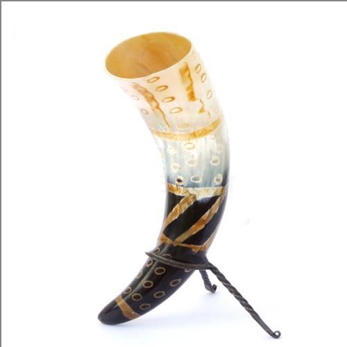 Dotted Drinking Horn With Horn Rack